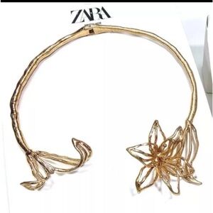 Zara | Jewelry | Zara Golden Sculpted Floral Choker | Poshmark